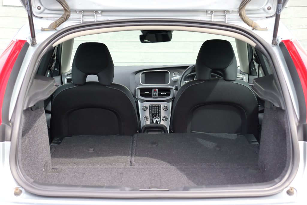 V40 D4 Dynamic Edition | Cars Voyage&Co -愛知県岡崎市 ボルボ車 輸入車-