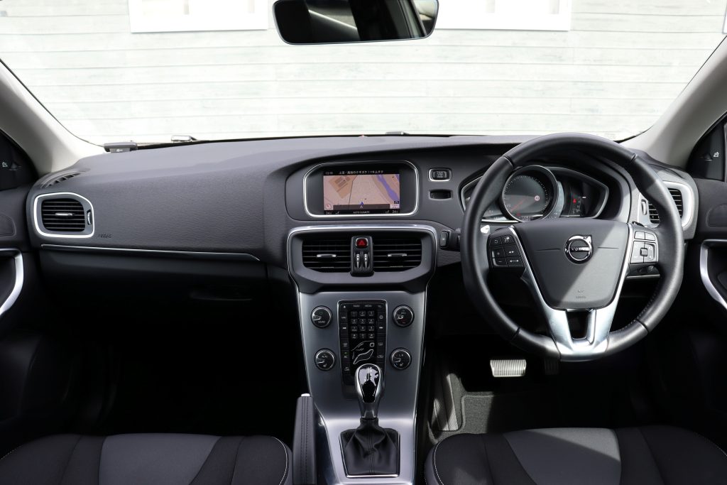 V40 D4 Dynamic Edition | Cars Voyage&Co -愛知県岡崎市 ボルボ車 輸入車-