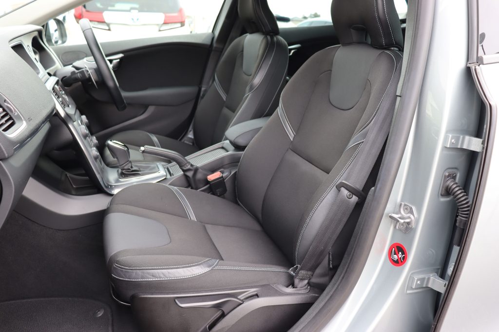 V40 D4 Dynamic Edition | Cars Voyage&Co -愛知県岡崎市 ボルボ車 輸入車-