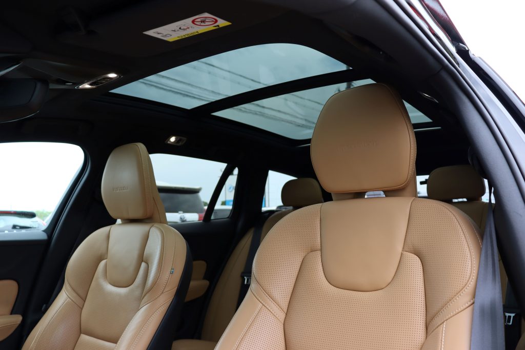 V60 T8 Twin Engine AWD Inscription | Cars Voyage&Co -愛知県岡崎市 ボルボ車 輸入車-